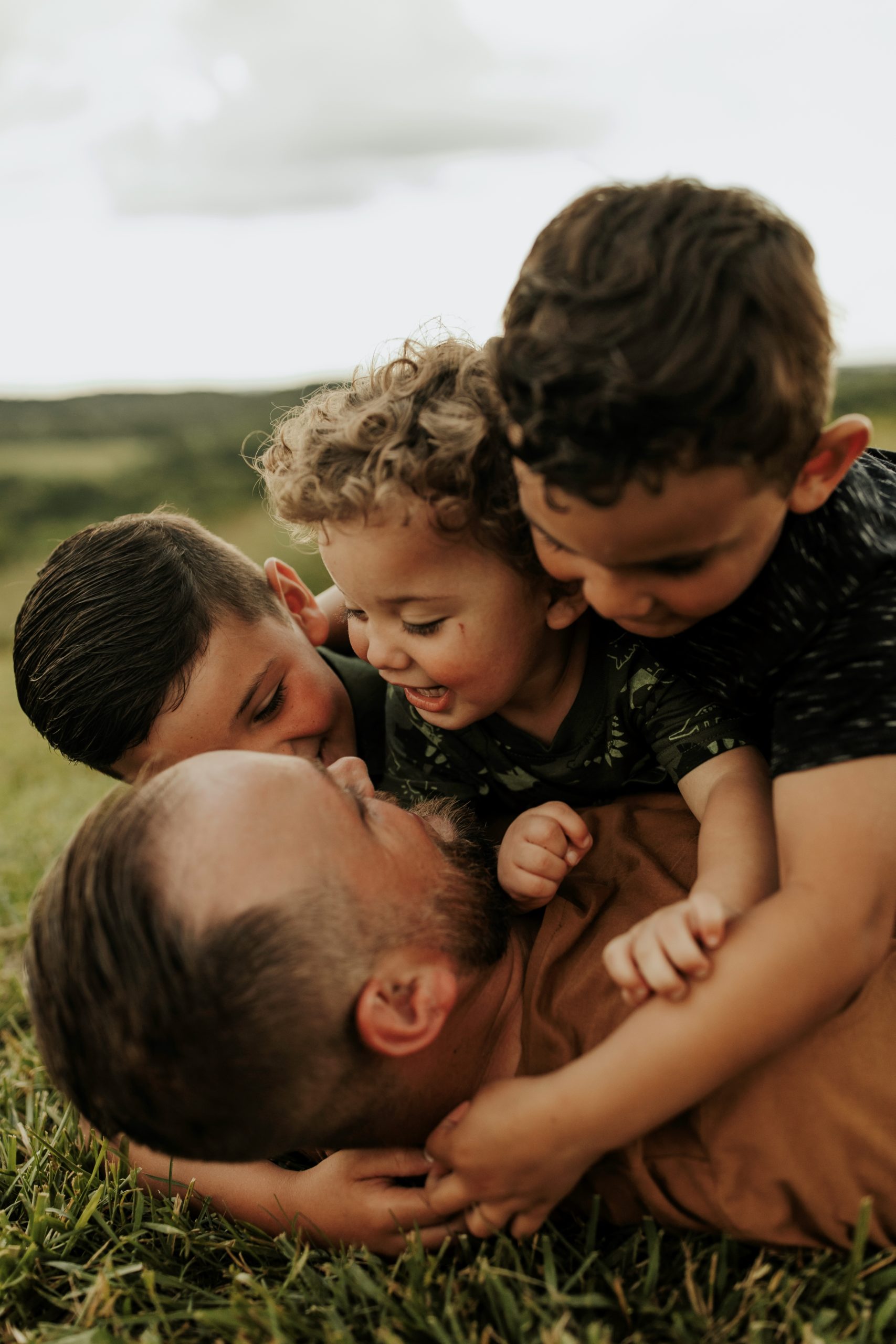 MINI FAMILY POSING GUIDE - Becca Cannon | Colorado Elopement Photographer